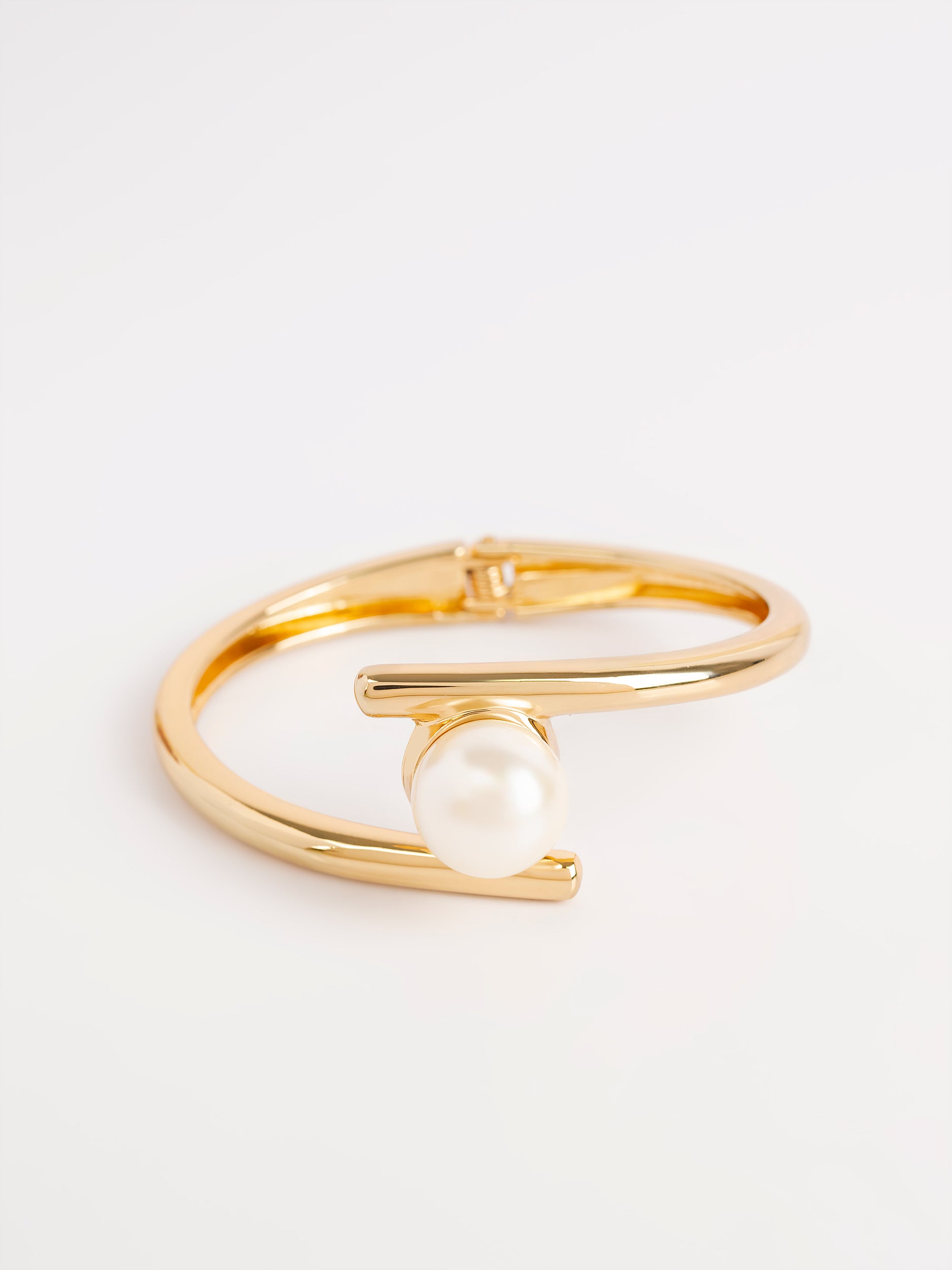 Classic Pearl Bangle Brcaelet – Limelightpk