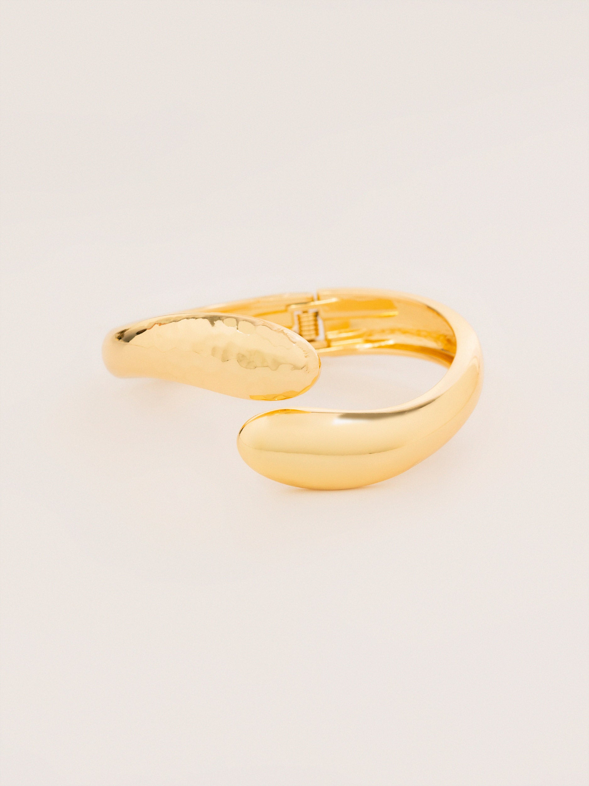 Smooth Cuff Bracelet – Limelightpk