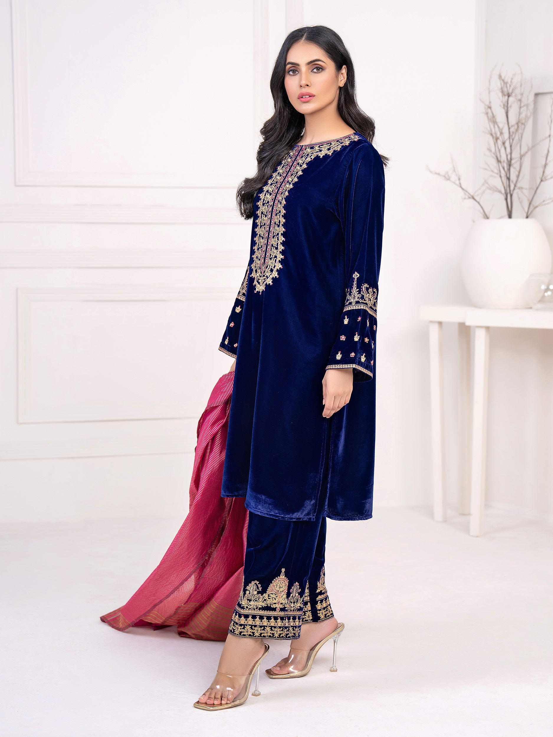 3 Piece Velvet Suit-Embroidered(Unstitched) – Limelightpk