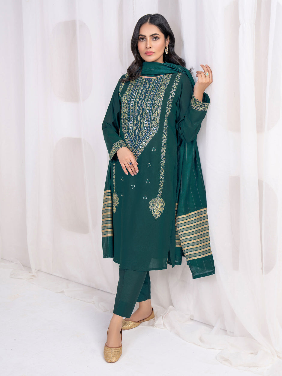 Unstitched Embroidered Winter – Limelightpk
