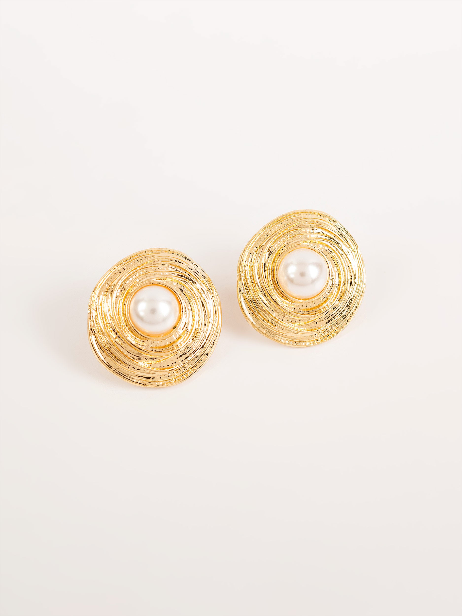 Pearl In a Swirl Studs – Limelightpk