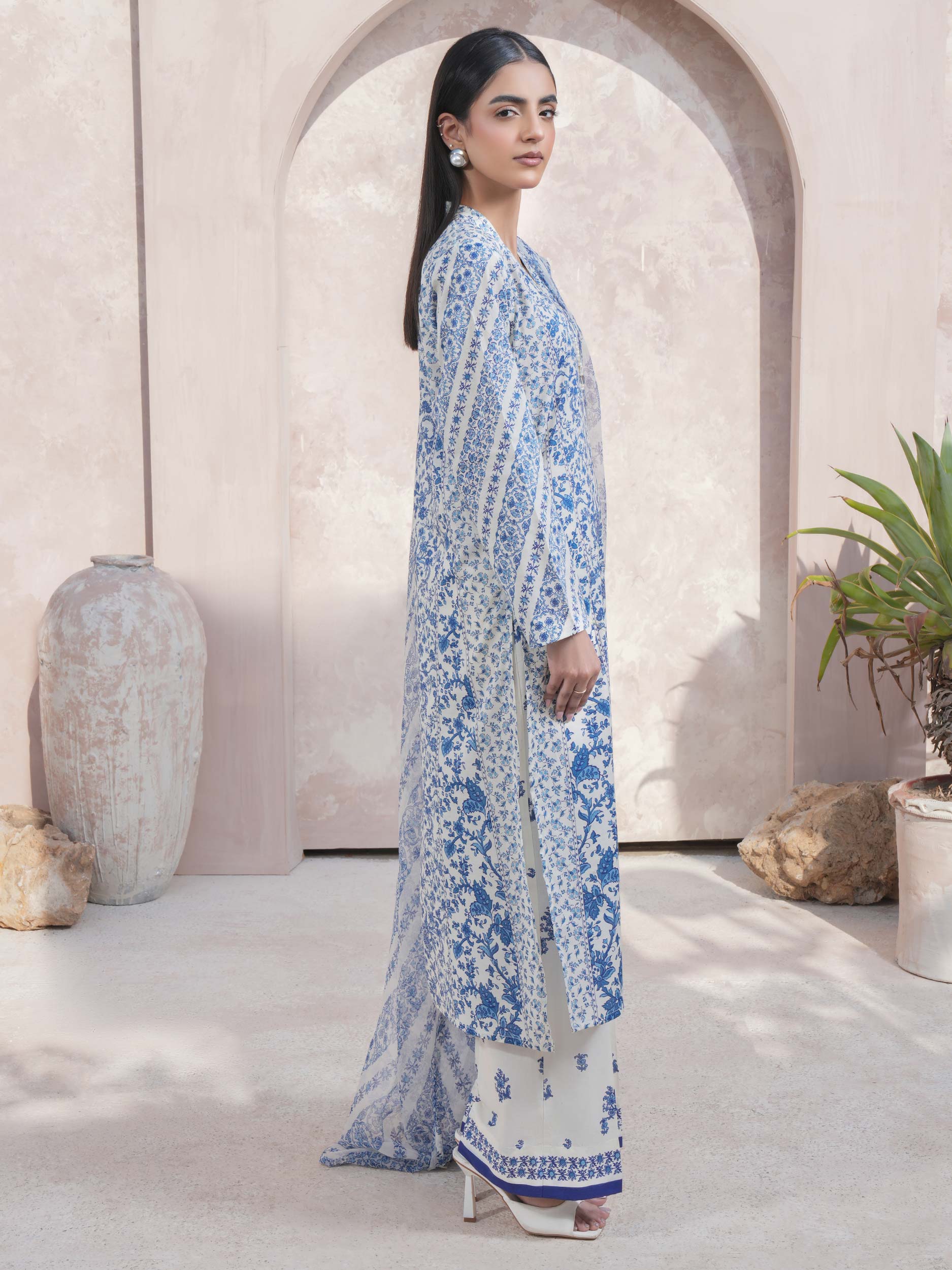 Unstitched 3 Piece Printed Lawn Suits – Limelightpk