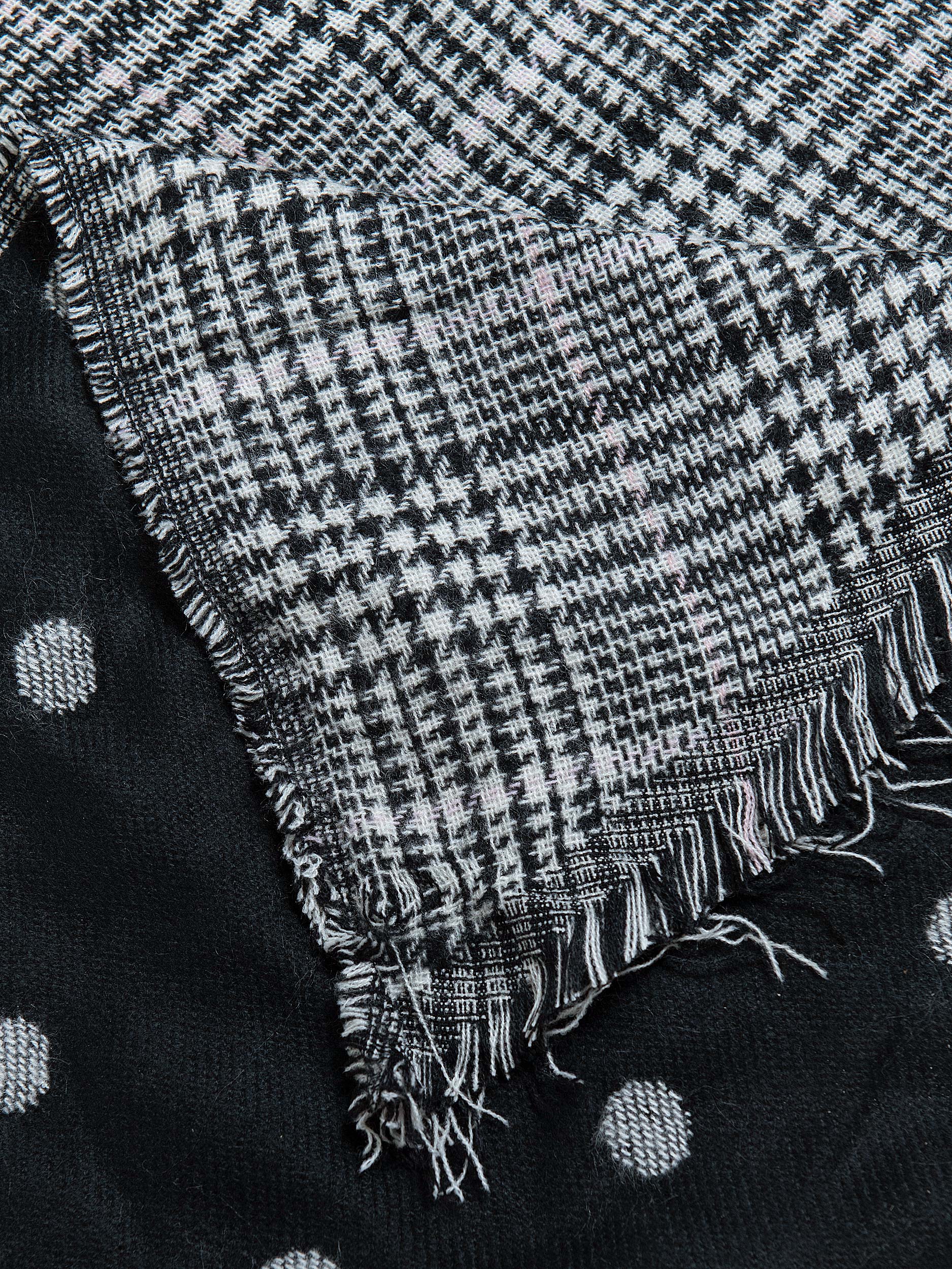 Two Toned Woolen Stole – Limelightpk