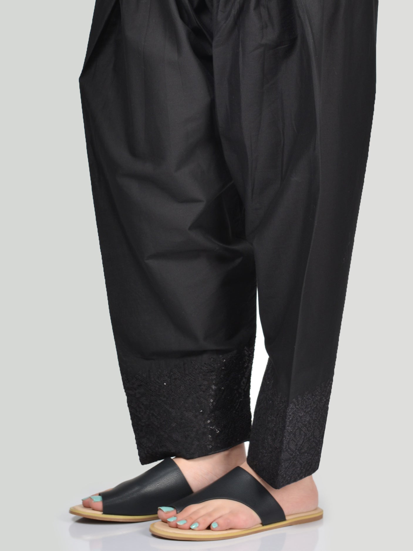 Embellished Cambric Shalwar – Limelightpk