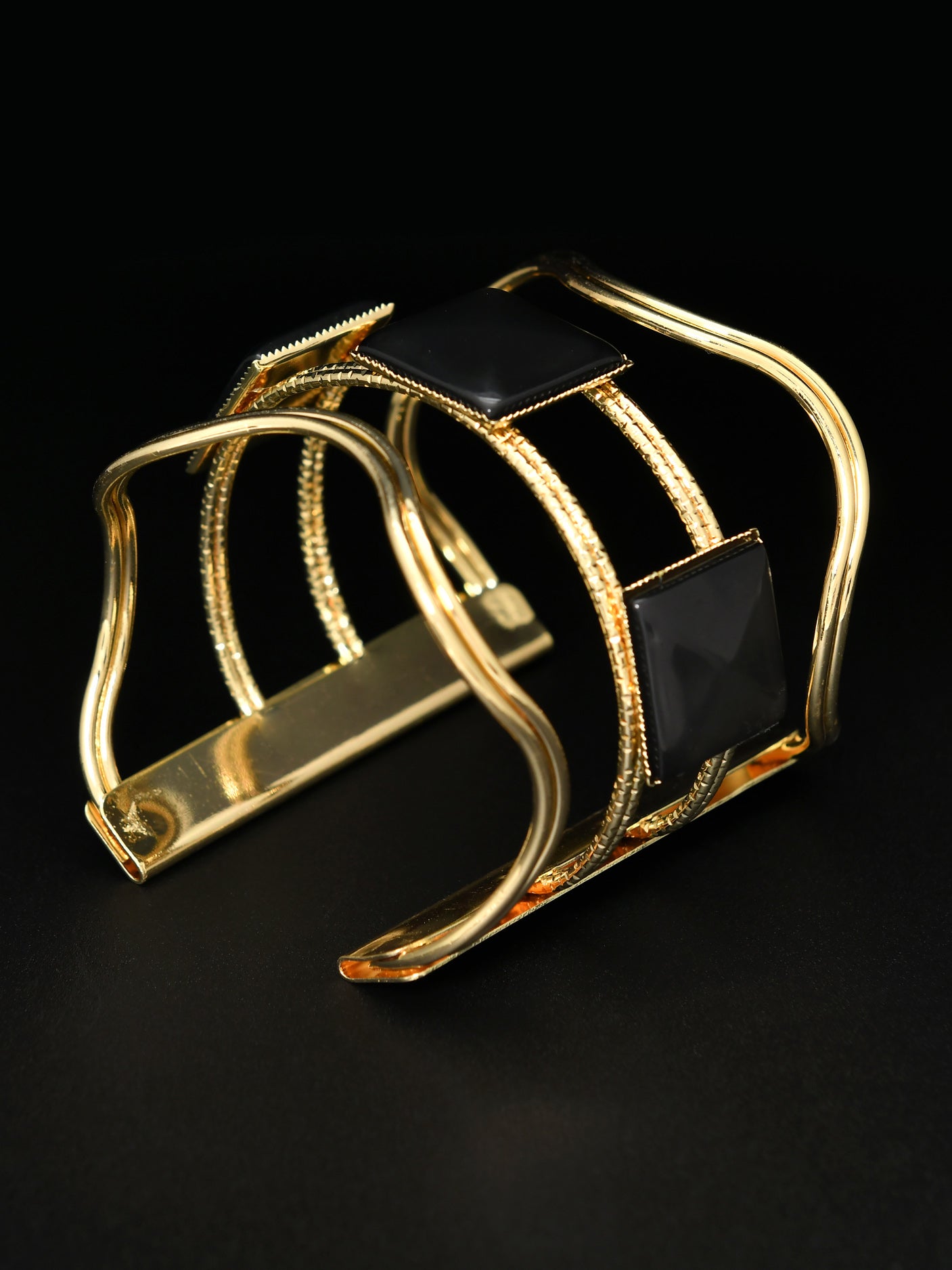 Curvy Cuff Bangle – Limelightpk