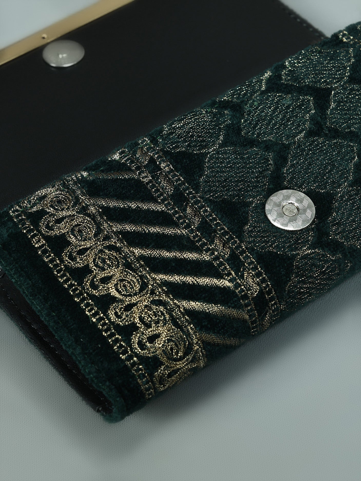 Velvet Embroidered Wallet – Limelightpk